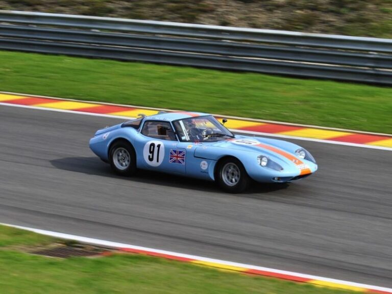 Historia del fabricante de coches Marcos Engineering